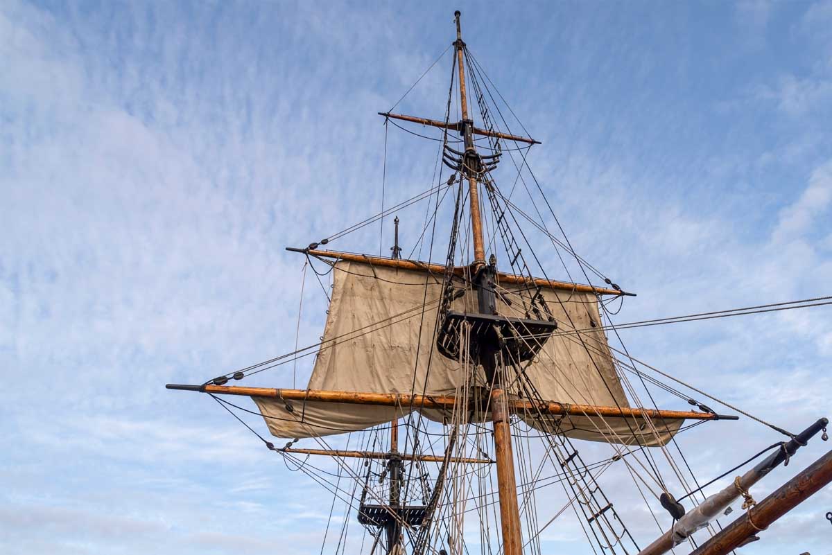 How Modern Sailboats Work: Sails, Keels, and the Physics of Sailing ...